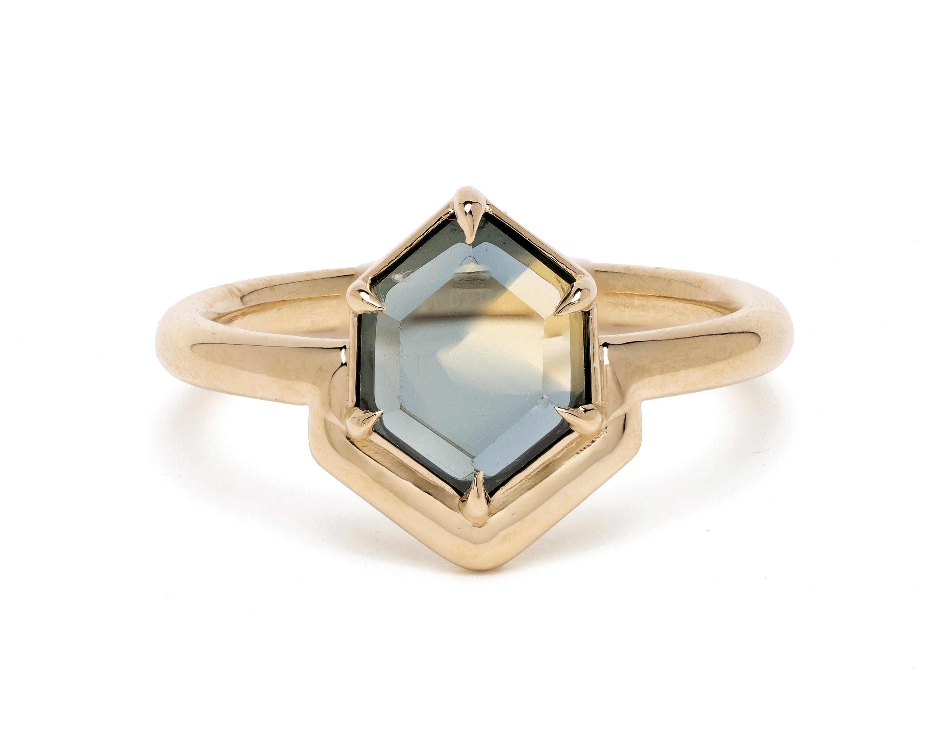 Aura – Sofia Kaman