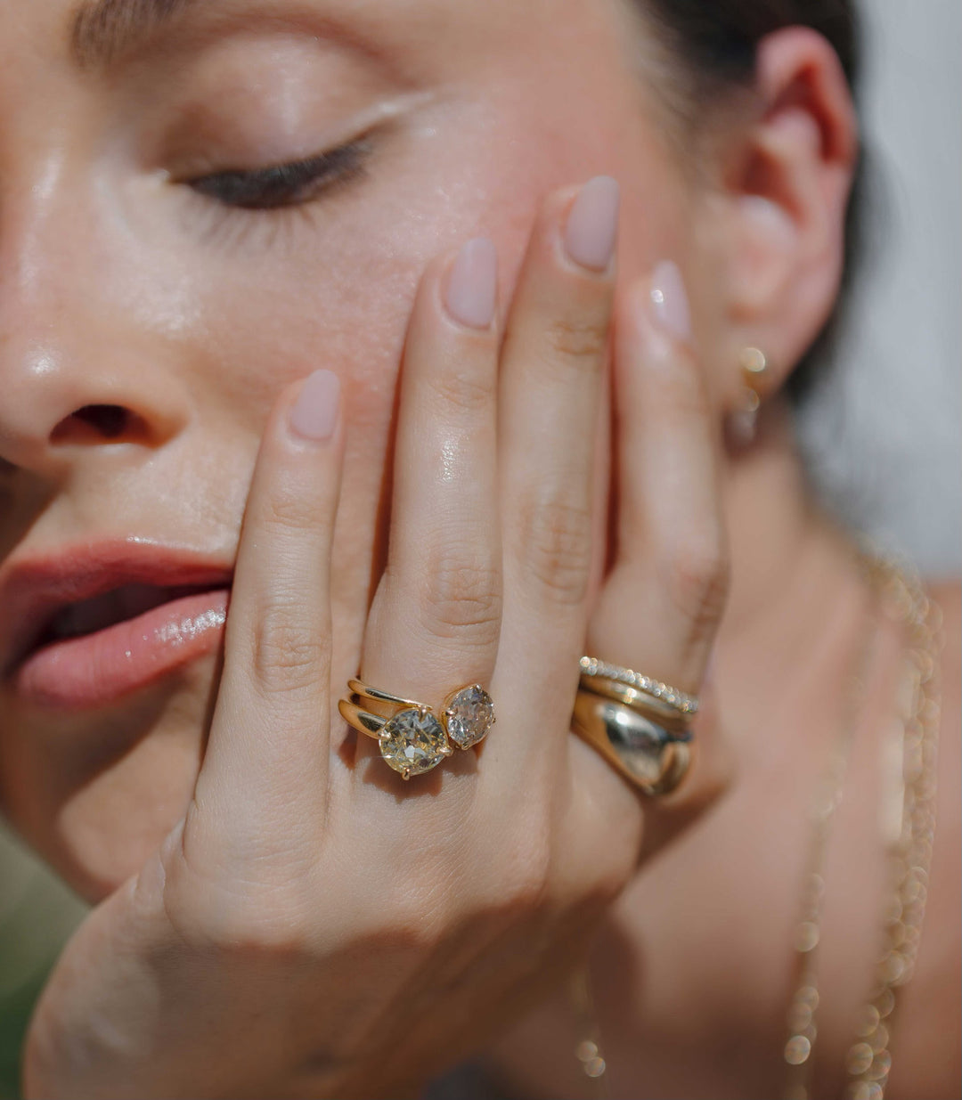 Sloane – Sofia Kaman